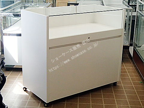 リサイクル・アウトレット・中古/オリジナル木製芯出しケース 宝飾ブランド ホワイト : RC-221004-1【ショーケース販売の徳山】