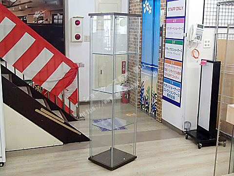 リサイクル・アウトレット・中古/ガラス ポールケース 木製 : RC-240904-3【ショーケース販売の徳山】